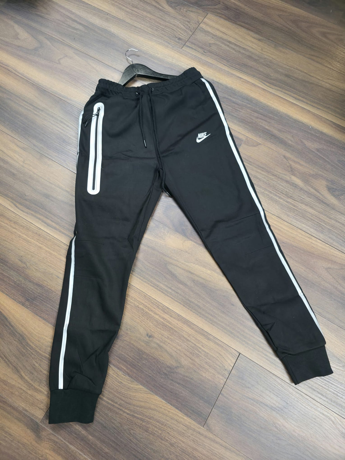 Nike Tech Fleece 2025 donji deo trenerke REFLECTIVE – Winner Outfit